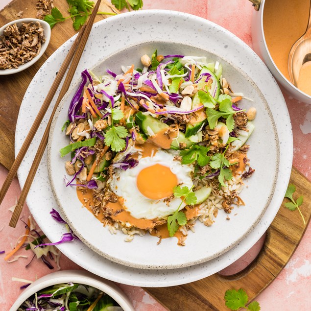 15-Minute Fried Egg Peanut Satay Bowl with Coconut Rice & Crispy ...